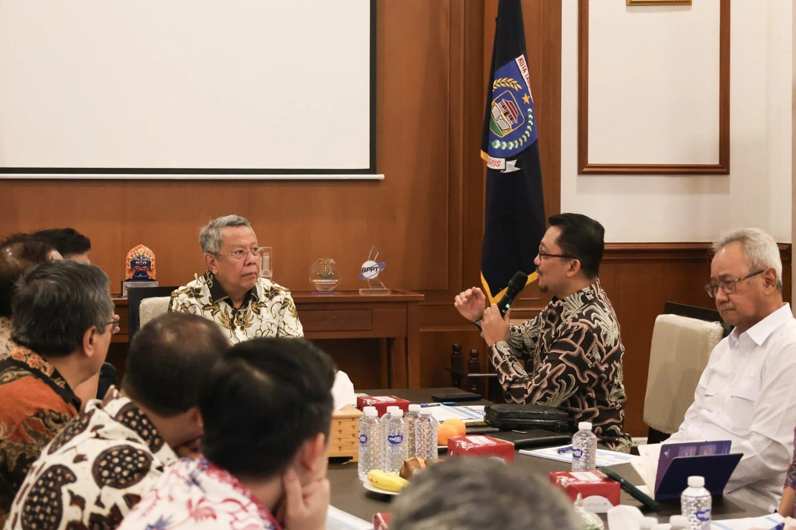 Angin Segar, Benyamin Davnie Temui Pemenang Tender PSEL Tangsel ...