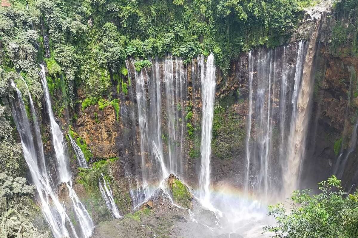 Tumpak Sewu, Tirai Air Raksasa di Lereng Semeru yang Memikat Wisatawan ...
